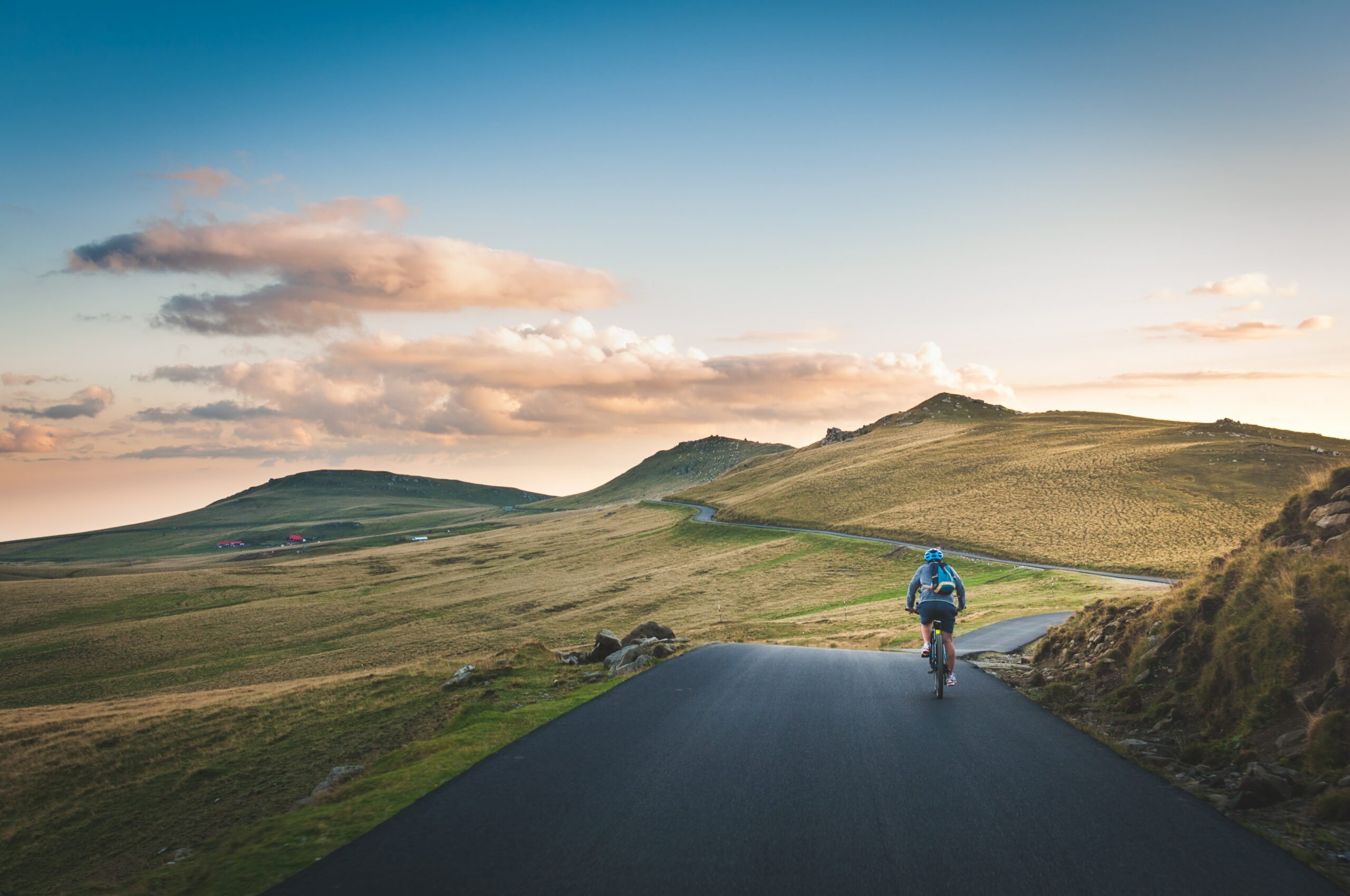 Cyclotourisme : 4 destinations à visiter en vélo - Prendre la route ...
